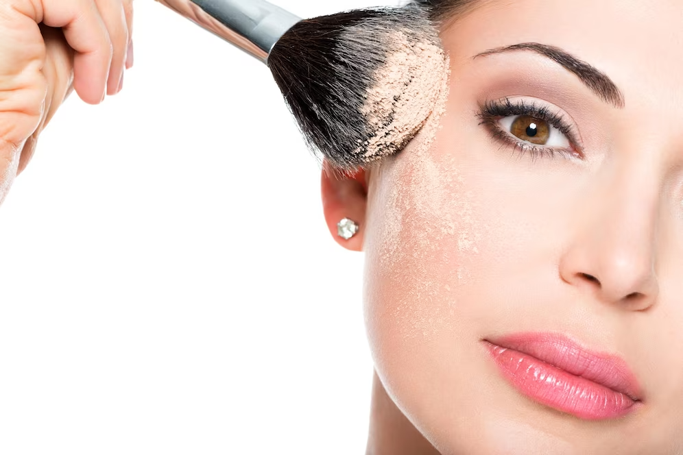 What Are the Benefits of Applying a Compact Powder? | Neyah